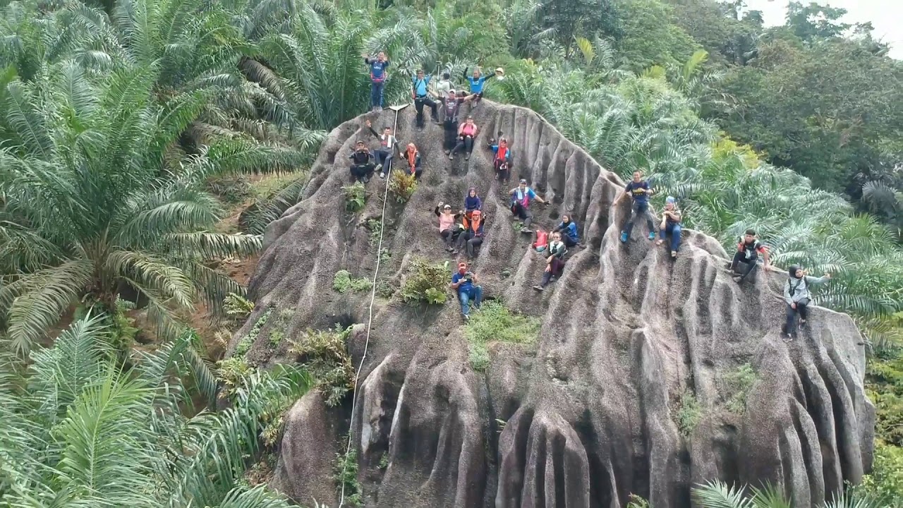 Gua dan batu batu besar prasejarah di Felda bukit aping timur - YouTube