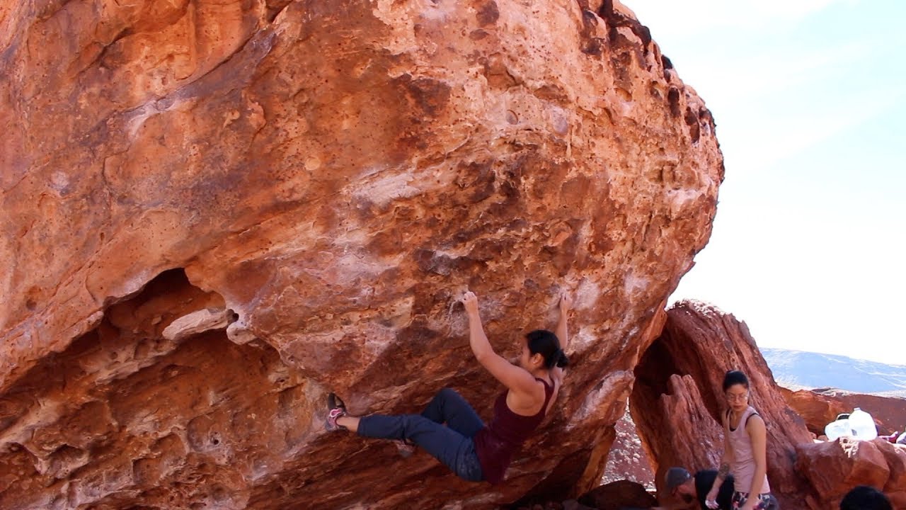 KRAFT BOULDERS | Monkey Bar Traverse V6/7 - YouTube