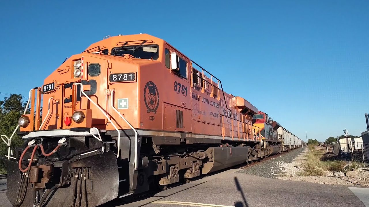 CP 8781 ES44AC Hapag-Lloyd-Saint John Express leads KCS-GKCHQI ft NS ...