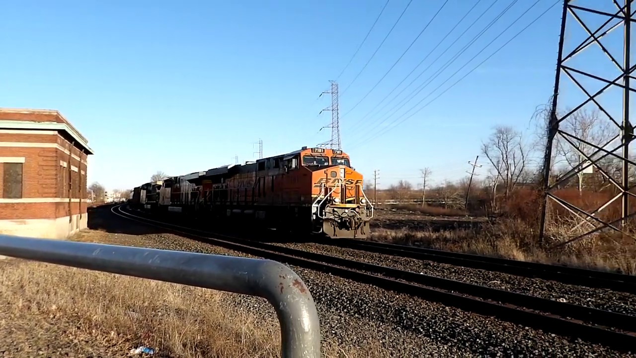 BNSF westbound crude oil train - YouTube