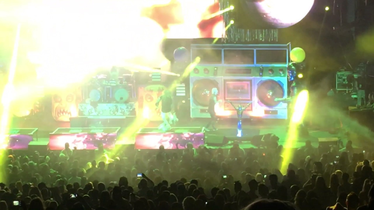 Rob Zombie - Everybody's Fuckin' in the UFO live - YouTube