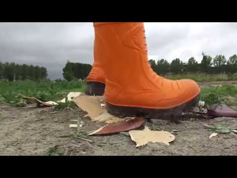 Cofra Thermo Boots playing, trampling, stomping and destroying guitar