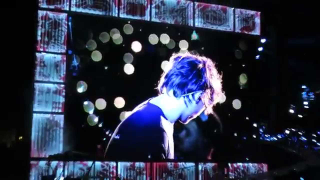 Louis and Harry's solo in Little Things | One Direction at Soldier ...