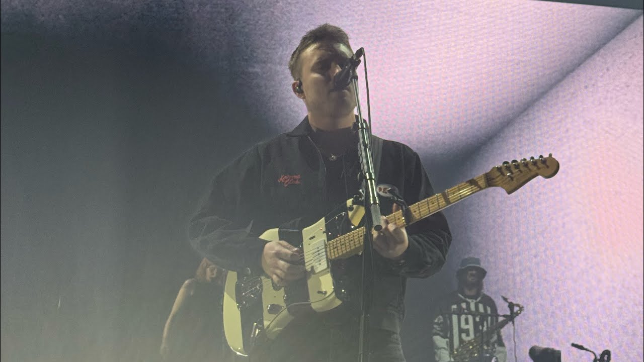 Sam Fender - Crumbling Empire (Live Debut) - Paris 4K UHD - YouTube