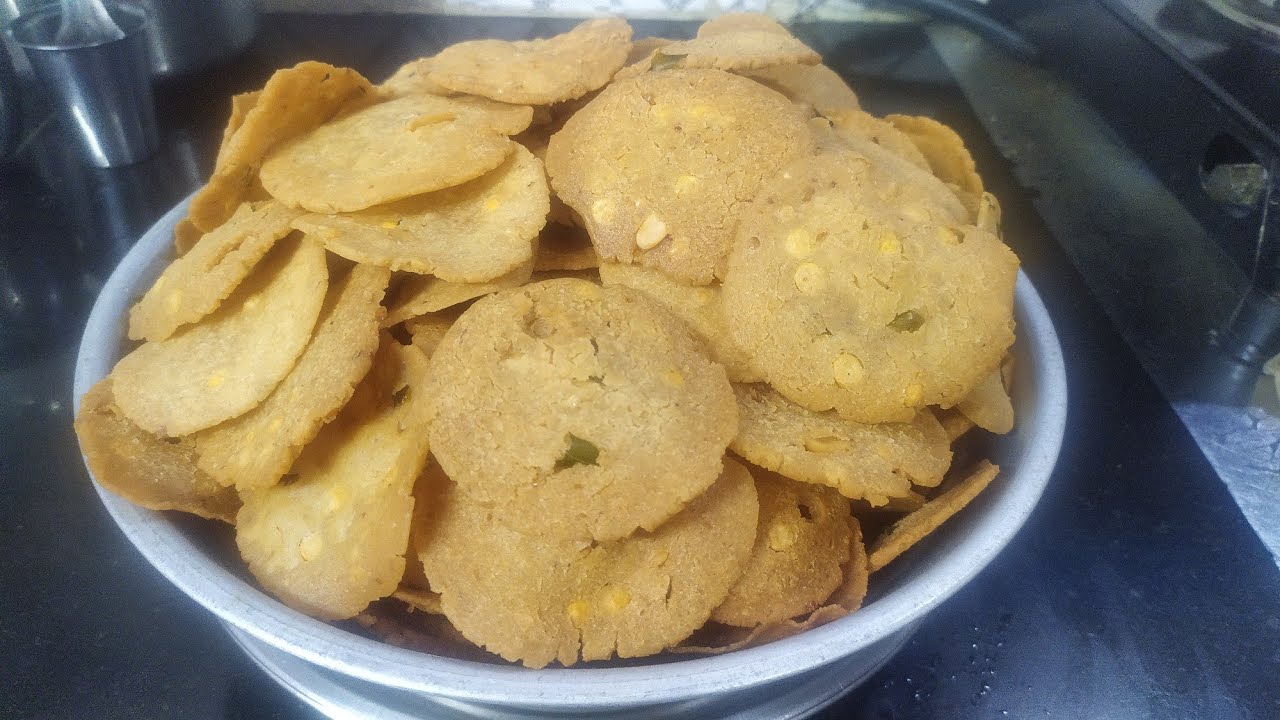 Boiled Rice Thattai recipe in tamil | Crispy Pulungal Arisi Thattai ...