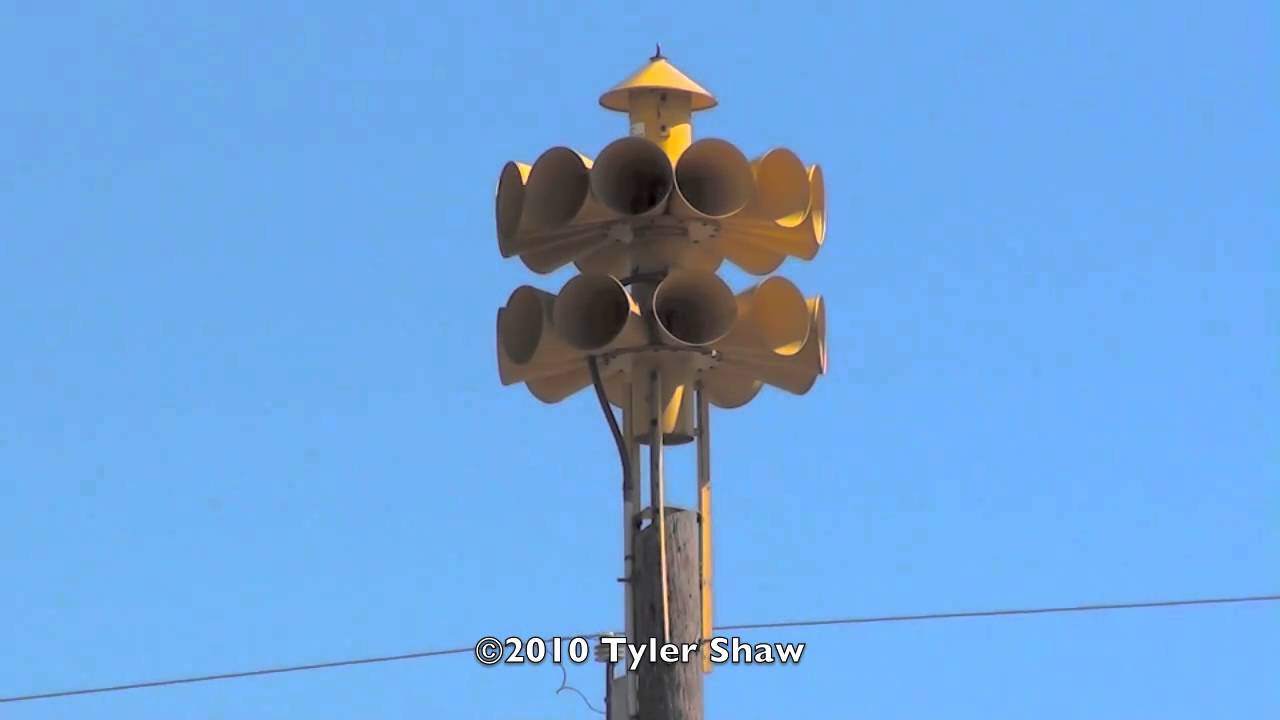 Hall County Siren #16 - Federal Signal 2T22A - YouTube