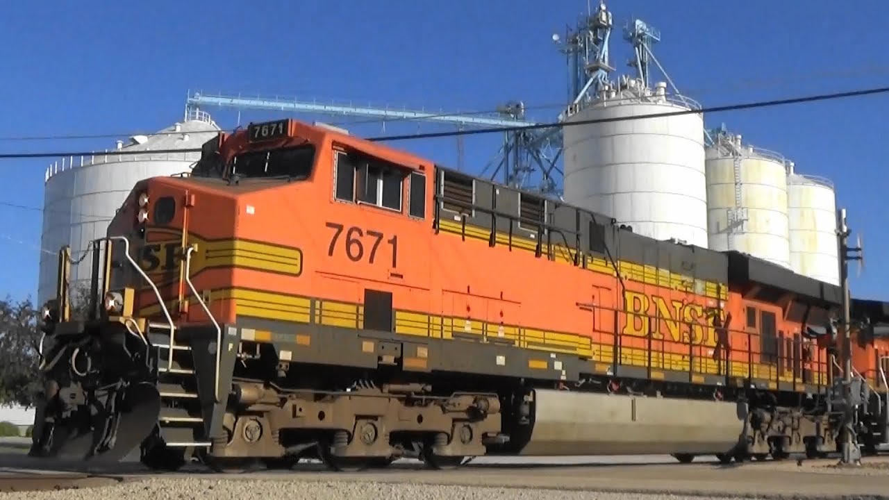 BNSF 7671 Leads a Freight, Hillsdale, IL, 9/23/18 - YouTube