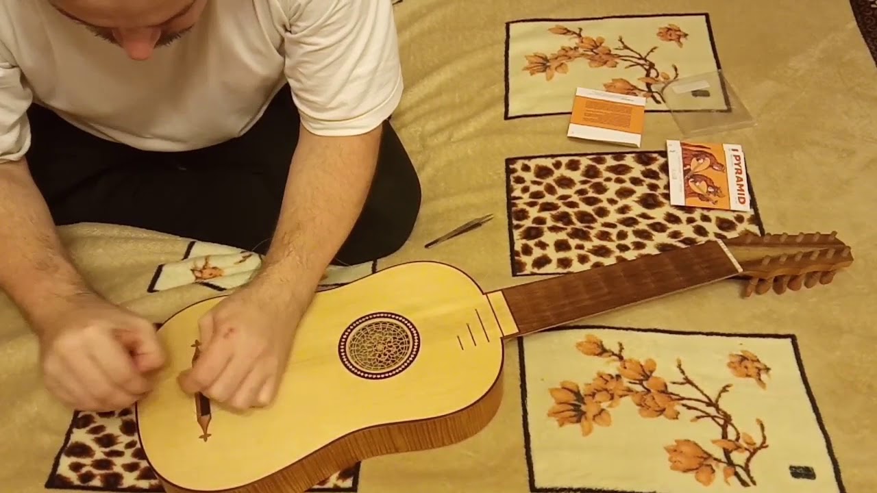 String change on vihuela - Timelaps - YouTube