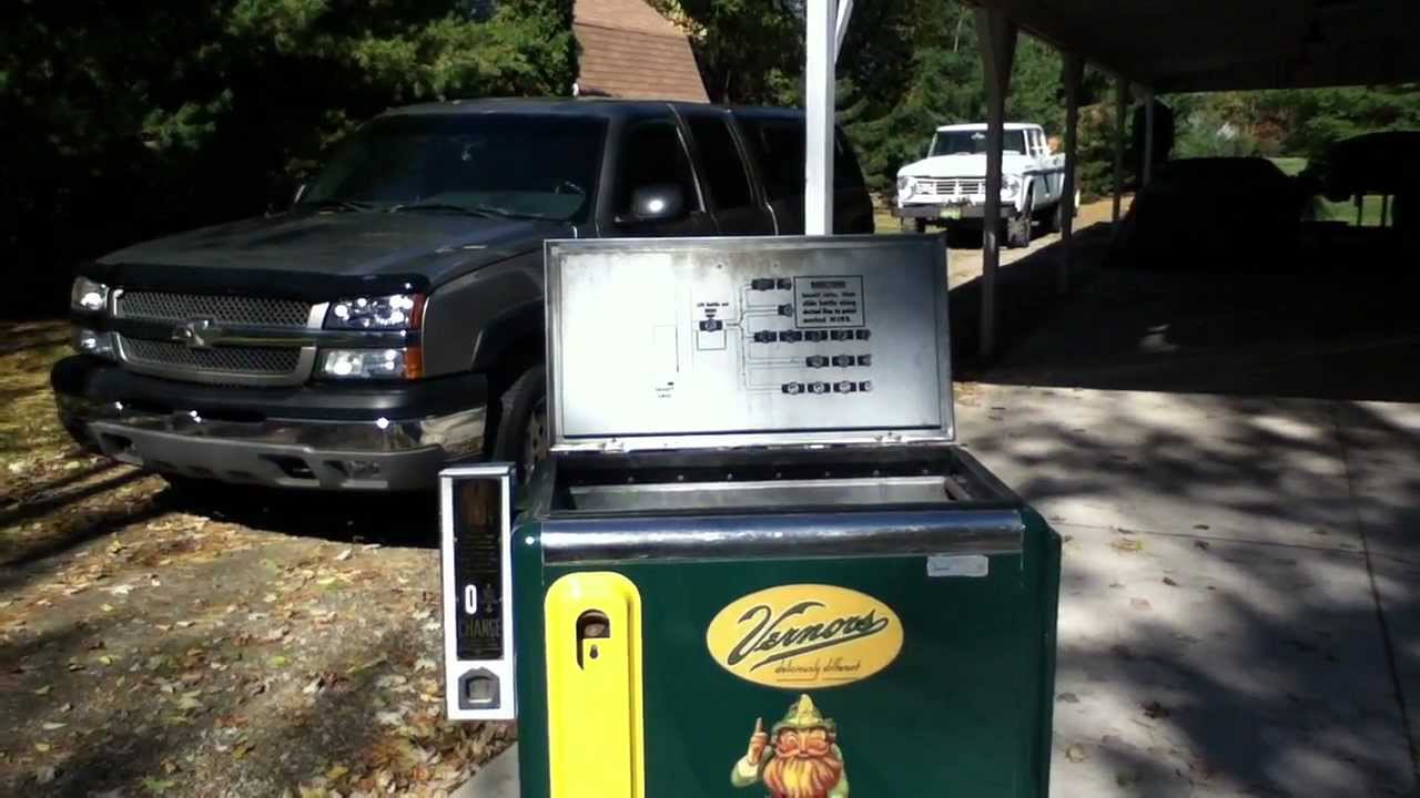 VINTAGE VERNORS SODA POP MACHINE MODEL A-55 . SOUND OF P-51 MUSTANG ...