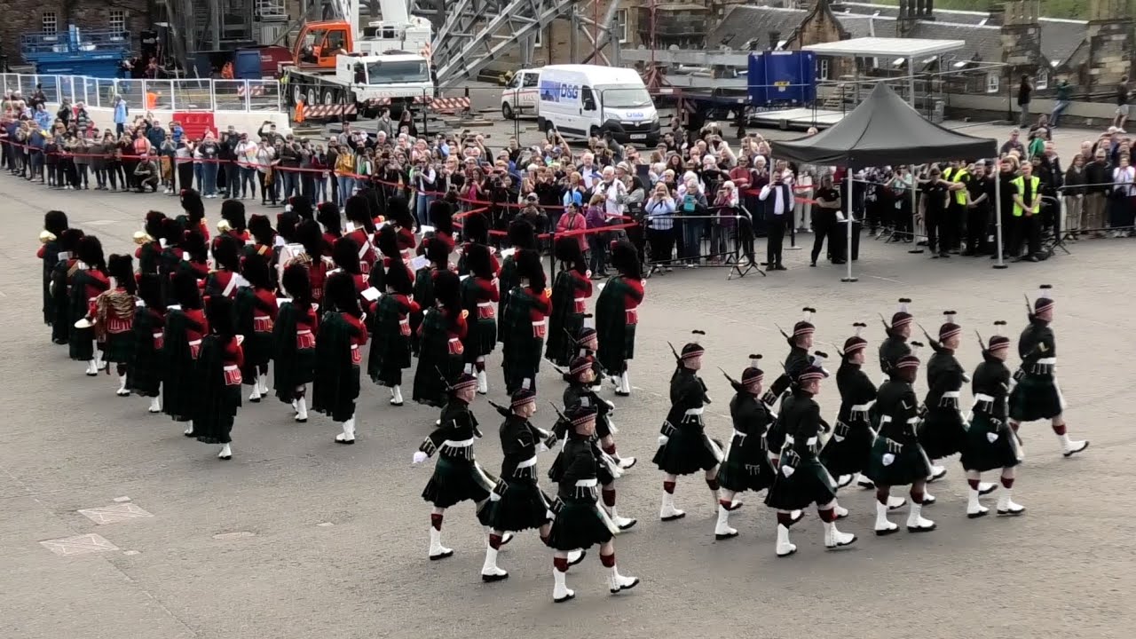 The Famous 4 SCOTS, The Highlanders Mounting the Guard at Edinburgh ...