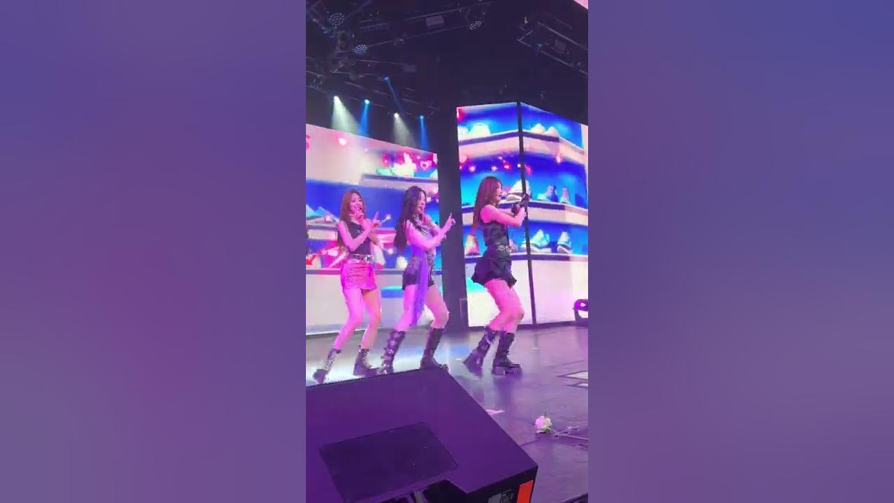 221107 [FANCAM 4K60] ITZY The 1st World Tour "Checkmate" Chicago DALLA DALLA + SNEAKERS - YouTube