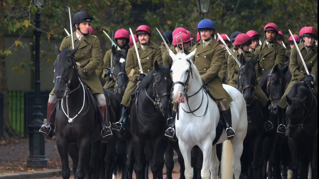 King's Guard UP CLOSE - The Household Cavalry Mounted Regiment at ...