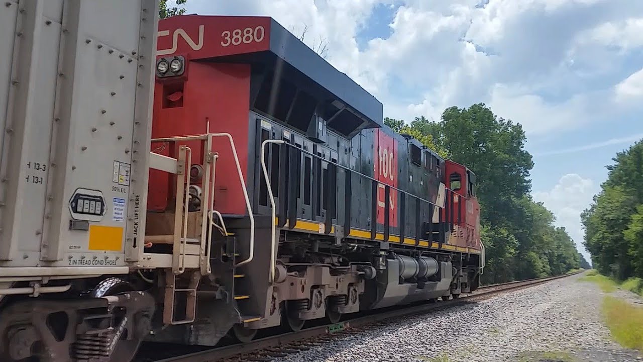 CN 100th as a DPU on U723 through Du Quoin, IL - YouTube