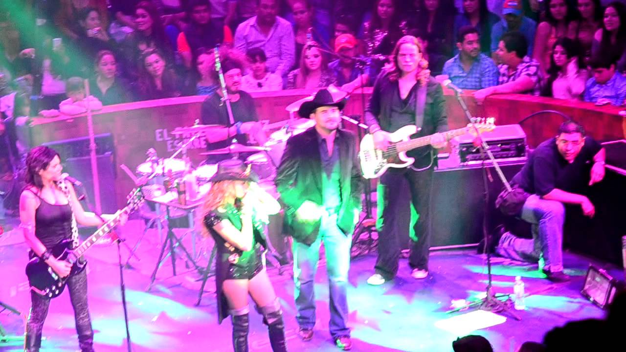 Paulina Rubio y Gerardo Bazua - YouTube
