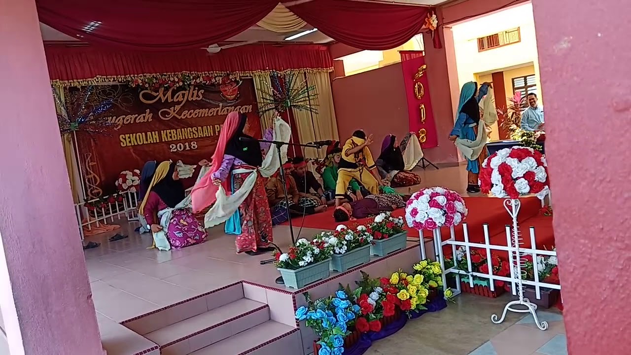 Persembahan ulek mayang sk pahi, kula krai - YouTube