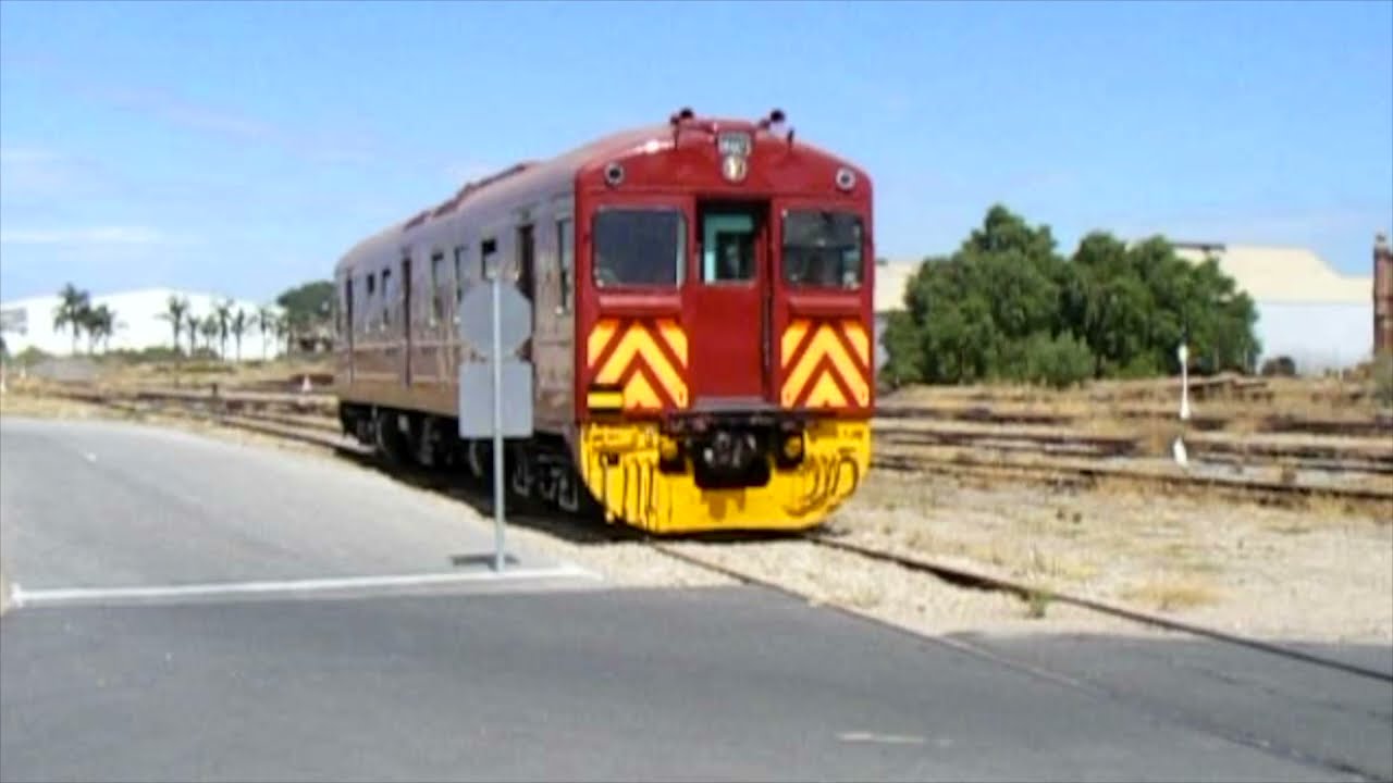 Red Hen Number 400 Running Solo - YouTube