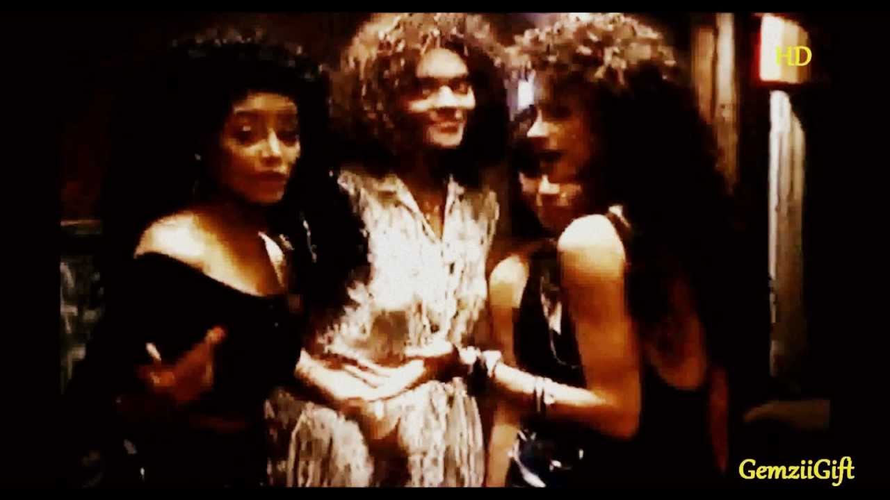 Michael Jackson - The Girl Is Mine - YouTube