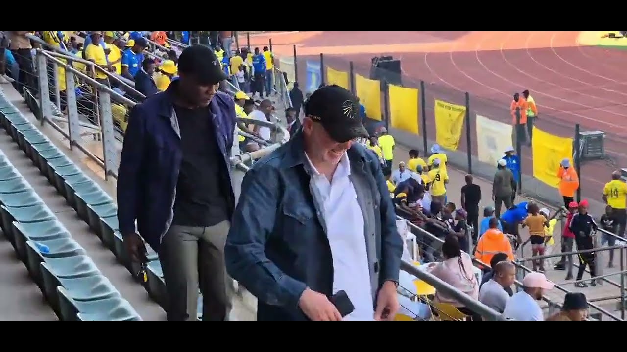 KAIZER CHIEFS ️ COACH NABI SEEN OBSERVING SUNDOWNS PLAY AND SCOUTING ...
