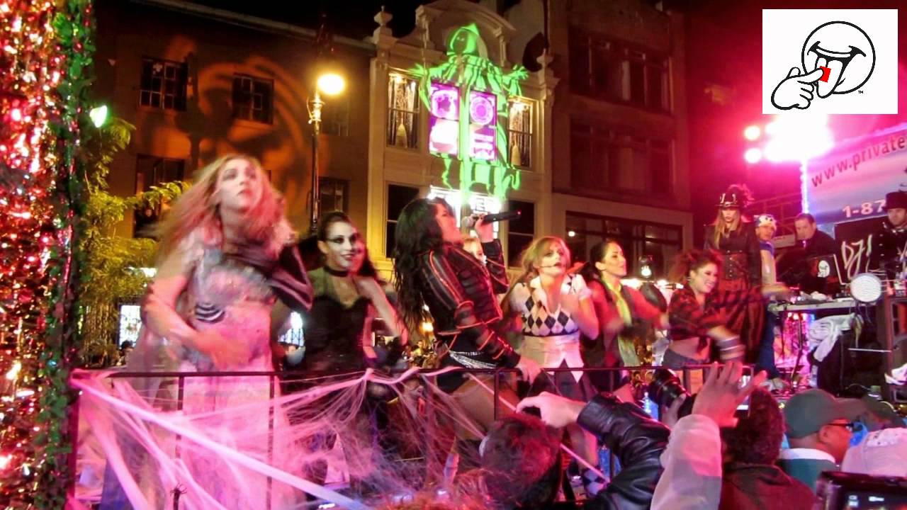 Jaylyn Ducati Performs at the Halloween Day parade in NYC with DJ ...