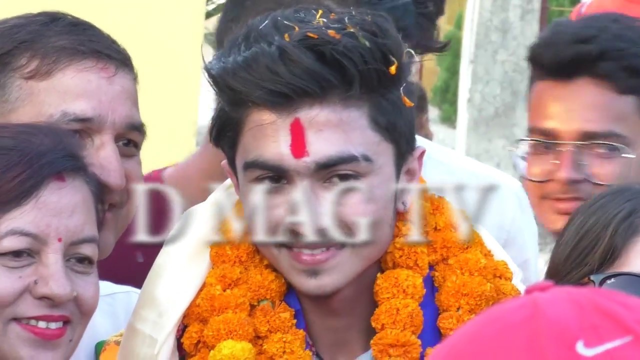 झापामा सुमित पाठकलाई घेरे युवतीहरुले || Nepal Idol || Sumit Pathak ...