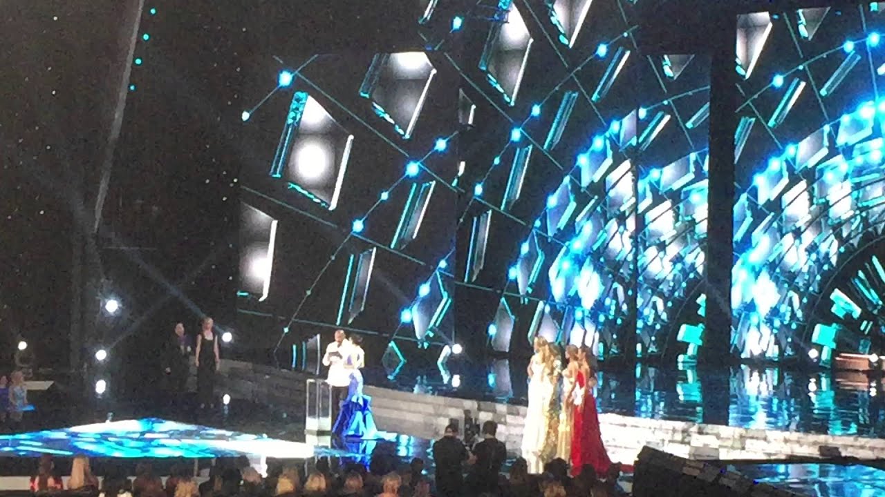 PIA WURTZBACH ANSWERS TOP 5 QUESTION! - YouTube