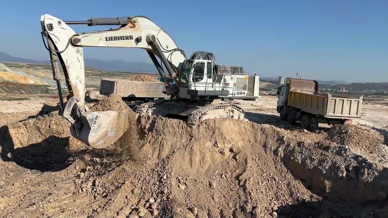 Liebherr 984 Excavator Loading Trucks With Two Passes - Labrianidis ...