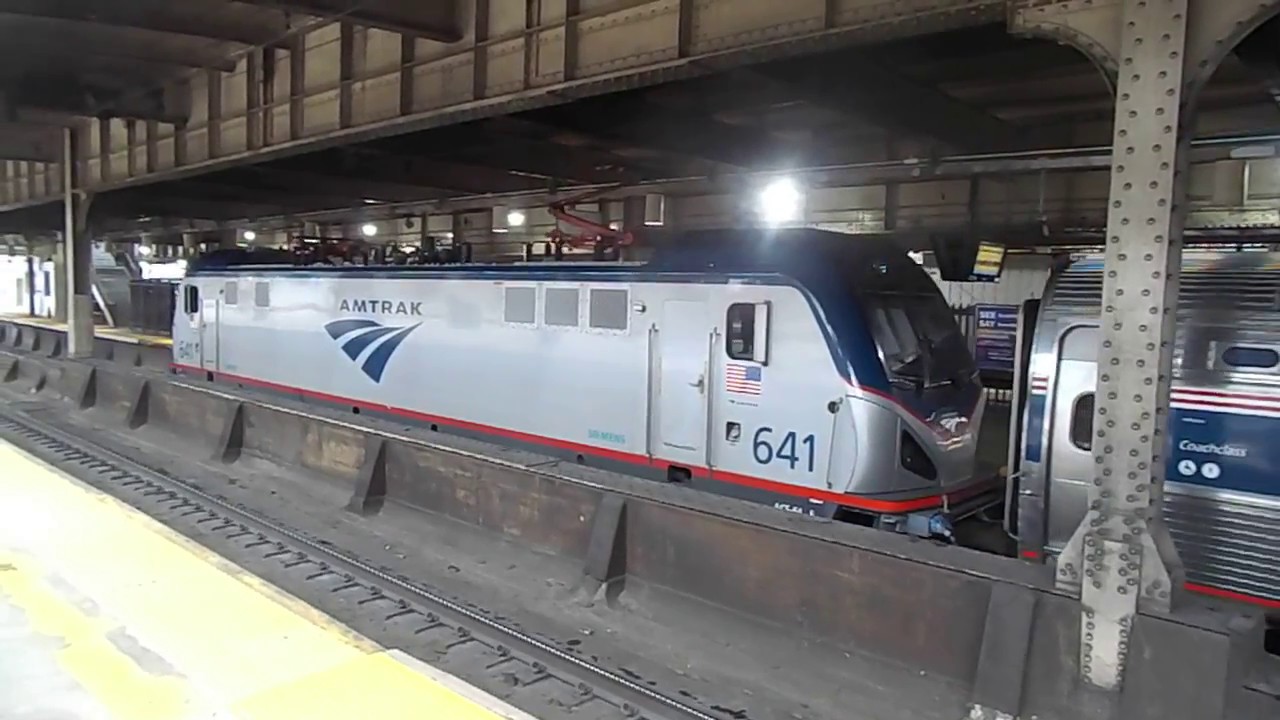 Amtrak Northeast Regional Train #140 & The Silver Meteor #97 at Newark ...