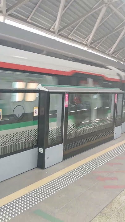 R151 arriving at Joo Koon Stn - YouTube