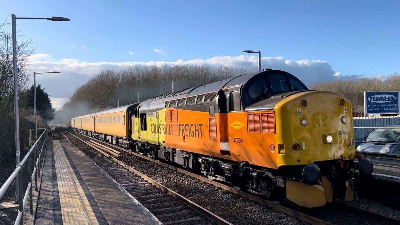Colas Rail 37099 field diverts through Lakenheath working 1Q98 - YouTube