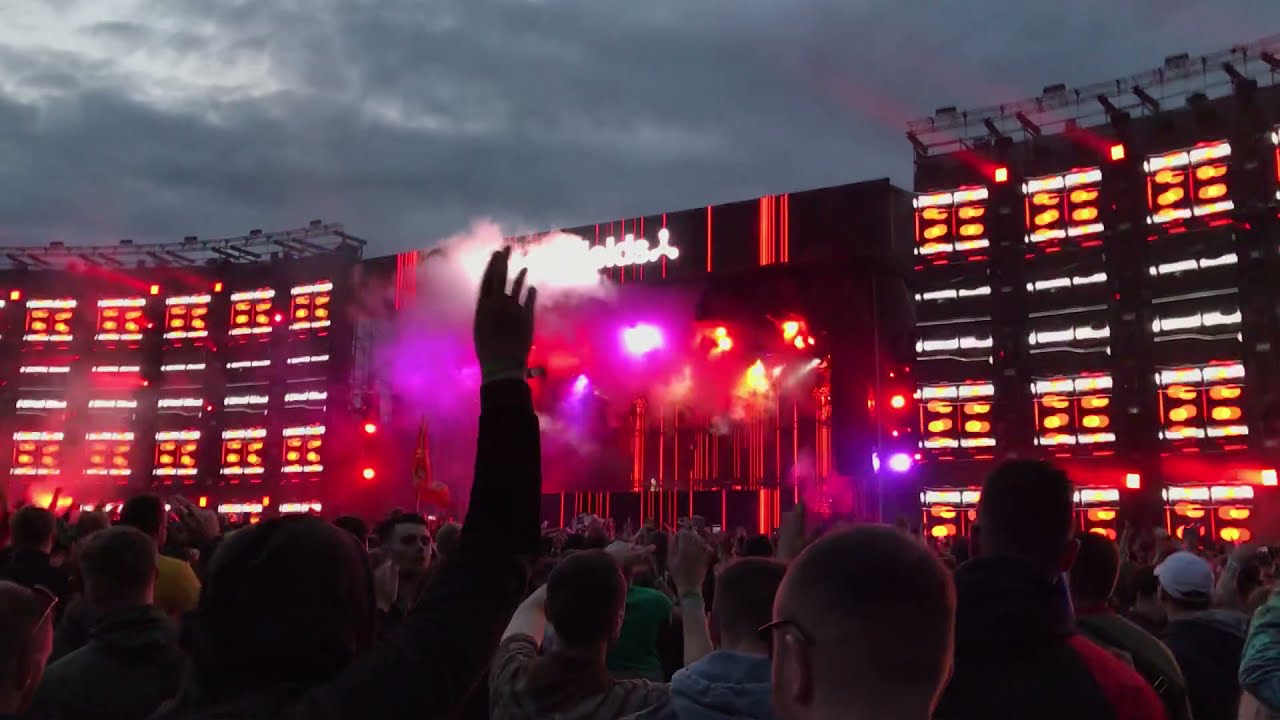 Hardwell playing W&W - Rave After Rave - Creamfields 2018 - YouTube