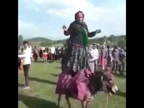 Eseyin üstünde pul qazananan nene