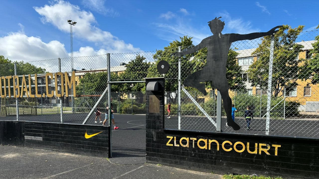 Zlatan Court + Fußball Hopping in Malmö beim FC Rosengard 🇸🇪 - YouTube