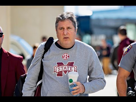 Mike Leach taken to the hospital - YouTube