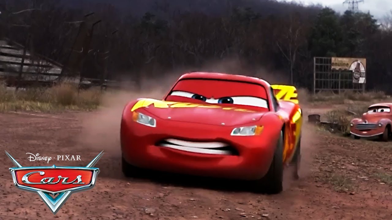 Rayo McQueen corre con Cruz Ramírez en Thomasville | Pixar Cars - YouTube