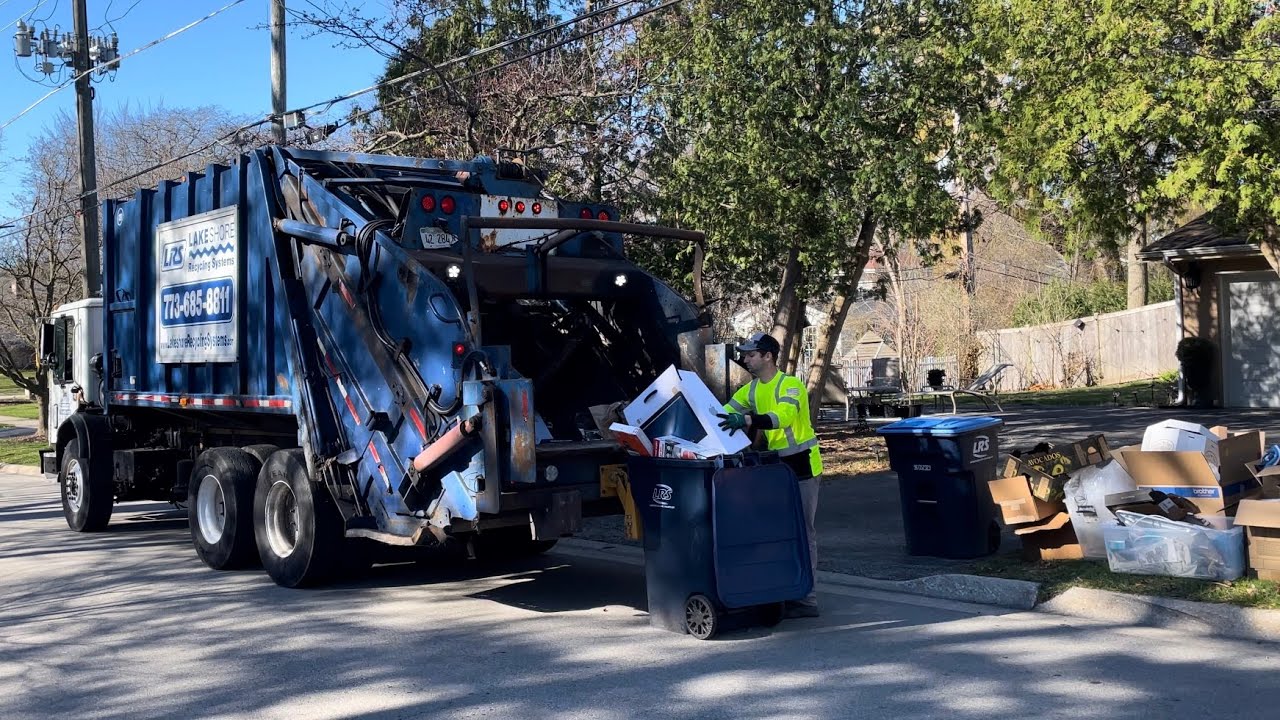 LRS Mack MR Leach Rear Loader Garbage Truck Crushing Bulk - YouTube