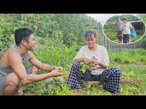 Linh came to visit him. He caught a chicken and gave her some vegetables to take home.