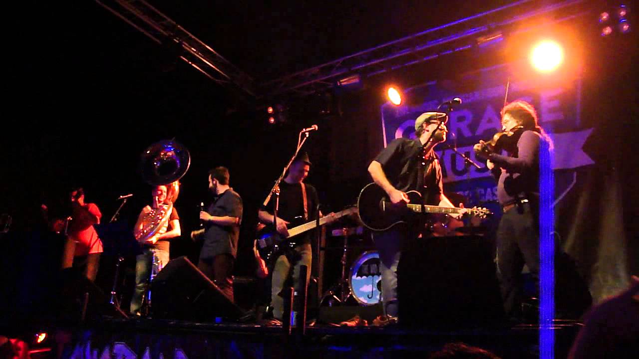 The Vad Vuc - In fuund al tavul (con coro dei kavalli) - Garage ...