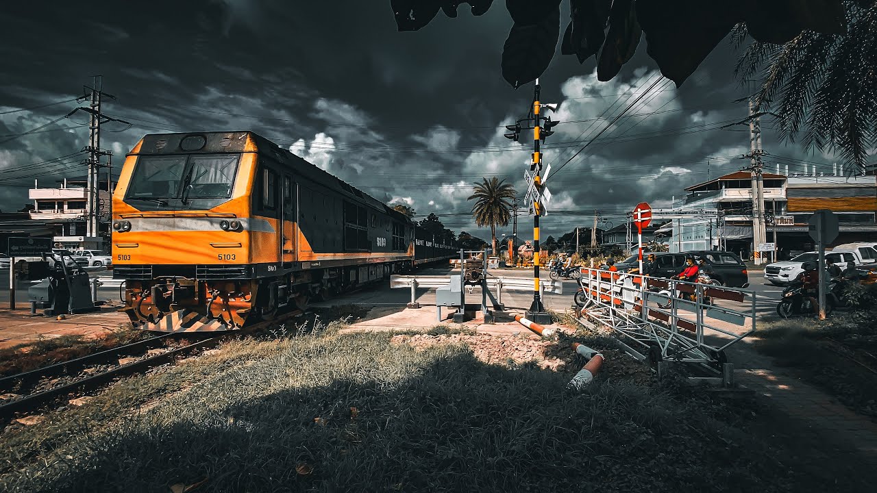 FREIGHT TRAIN. 553 มาบตาพุด-ชุมทางบัวใหญ่CSR SDA3 / CSR NO.5103 11 ...