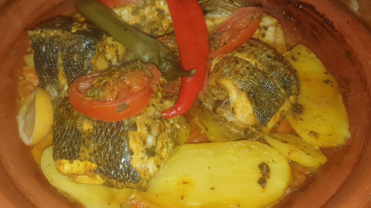 tajine poisson marocain feux de bois/Moroccan fish tagine over a wood ...