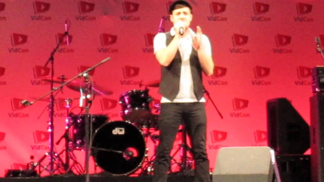 VidCon 2014 Nick Pitera Disney Medley - YouTube