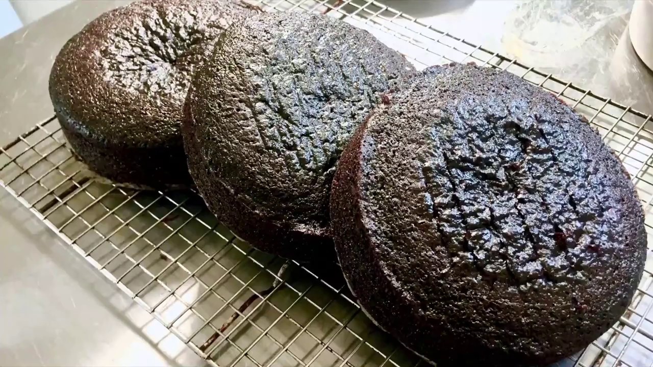 Fudge Cake for beginners: Detailed and explained - YouTube