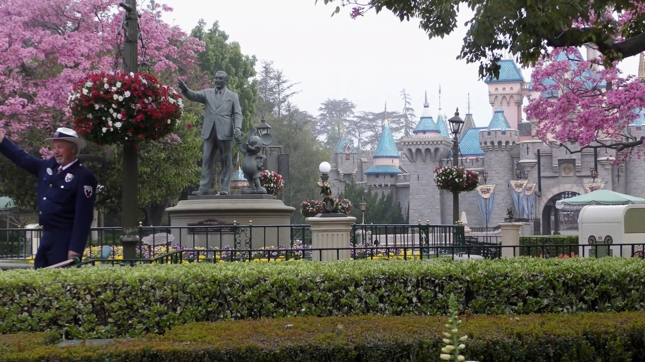 Morning Opening & Evening Closing Announcements at Disneyland Theme ...