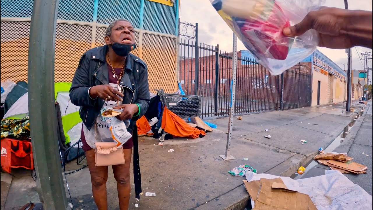 Helping The Homeless In Skid Row, Los Angeles - She Wanted A 'HUG' At ...