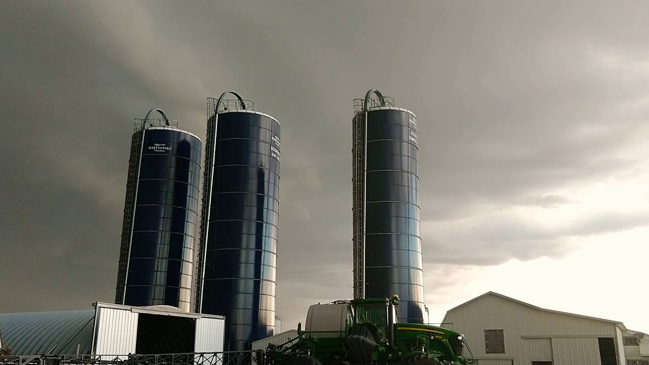 Regina thunderstorm on a farm. Thunderstorm lightning, strong wind 26 ...