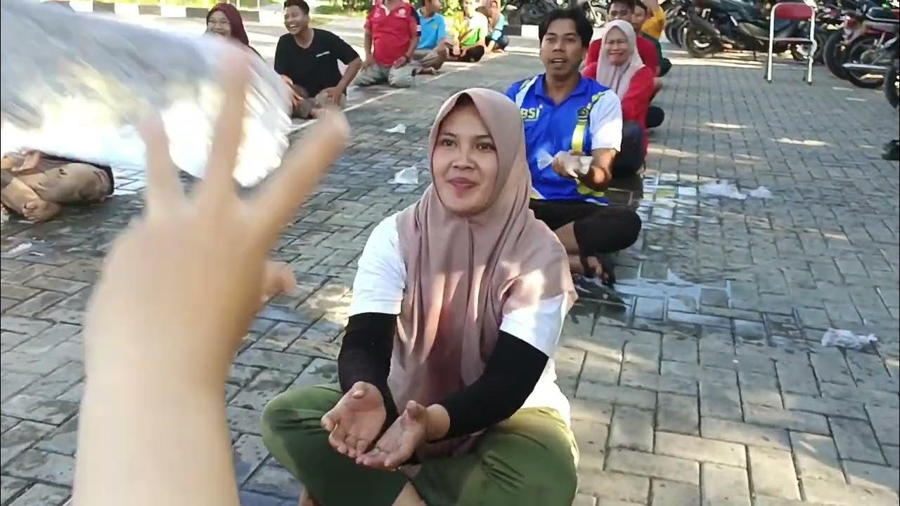 Lempar Air Biar Basah || Kocak Abis - YouTube