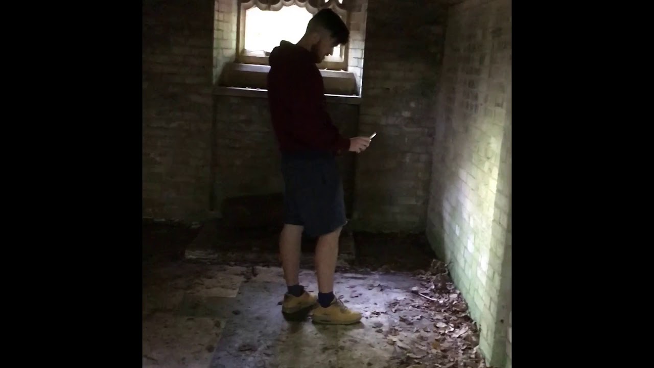 Urbex - Ockham manor tombs - London - YouTube