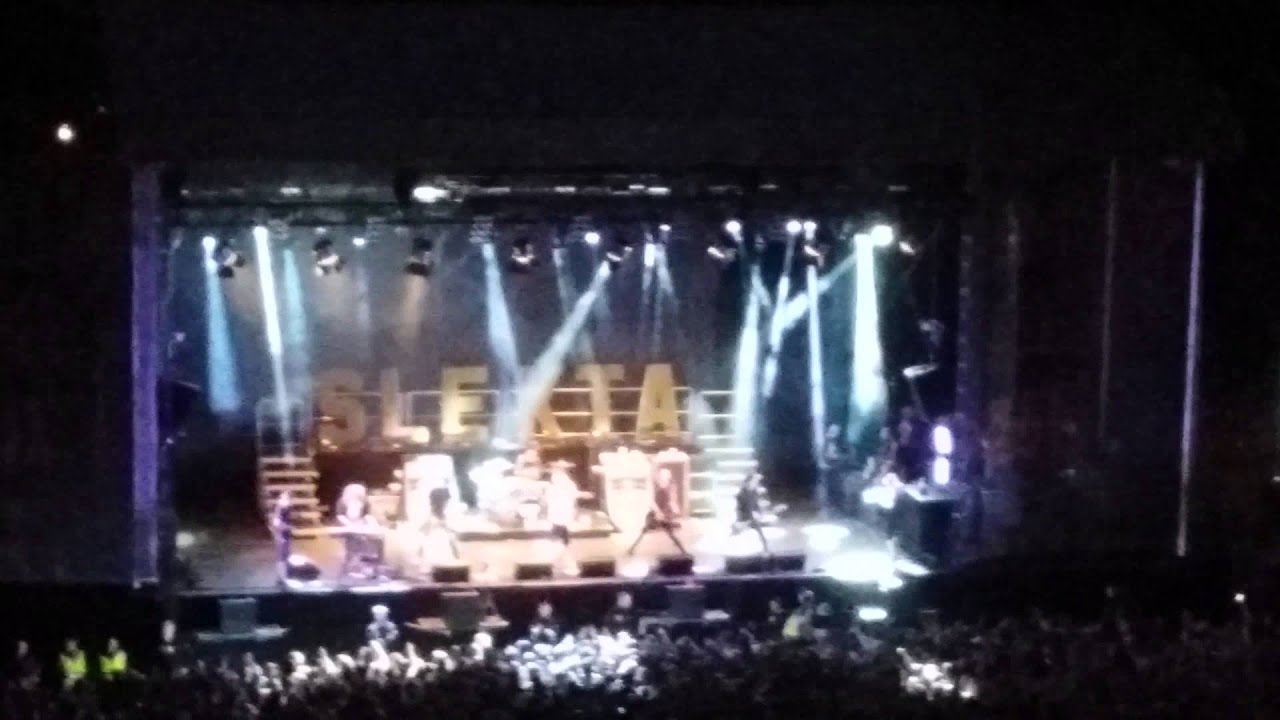 OnkelP og de fjerne slektningene live @Slottsfjell - YouTube