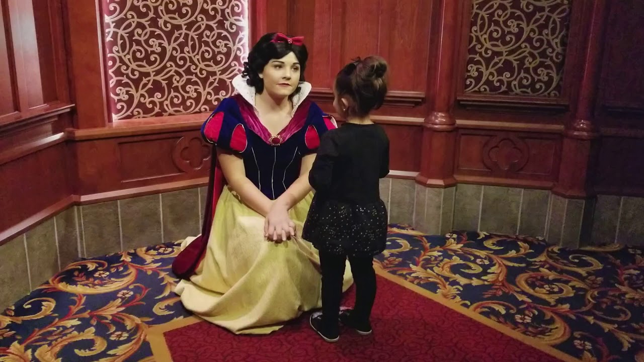 Meet and greet with Snow white at disneyland - YouTube