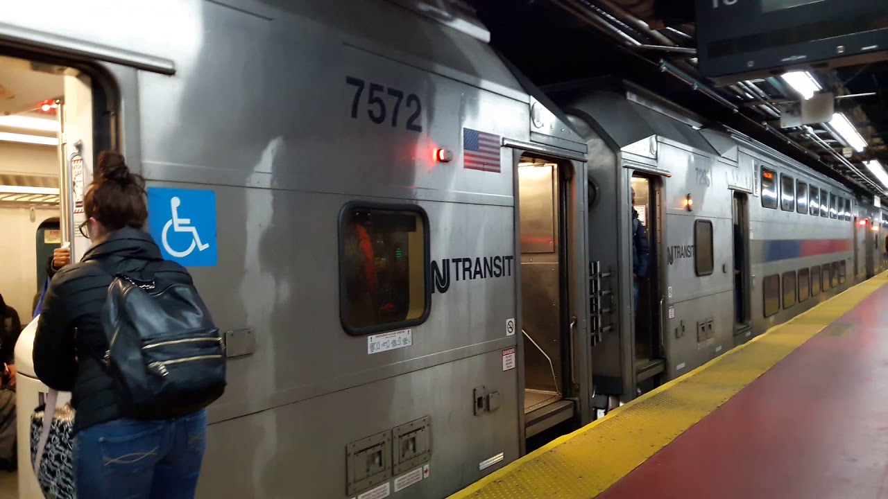 NJ Transit & Long Island Railroad: M7 #7618 + MultiLevels #7572 & #7293 ...