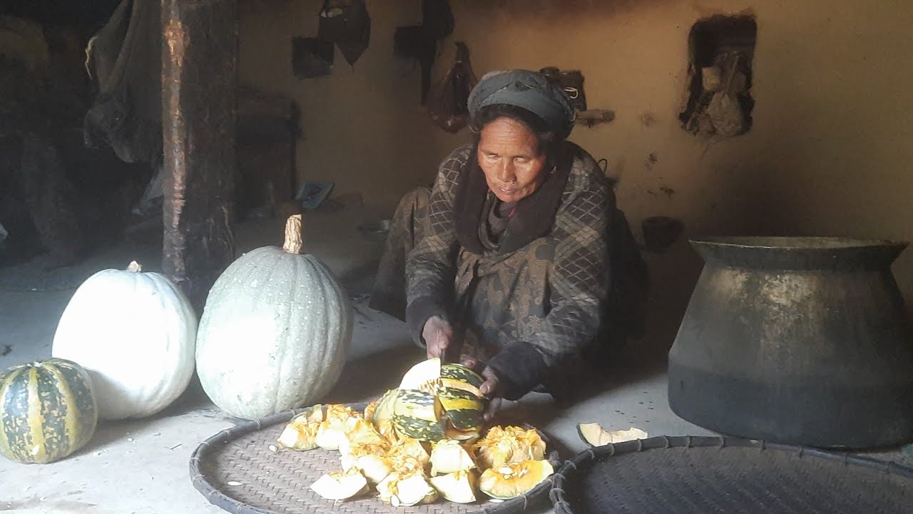 How to cook and eat pumpkin or Kabali || kitchen and food of rural ...